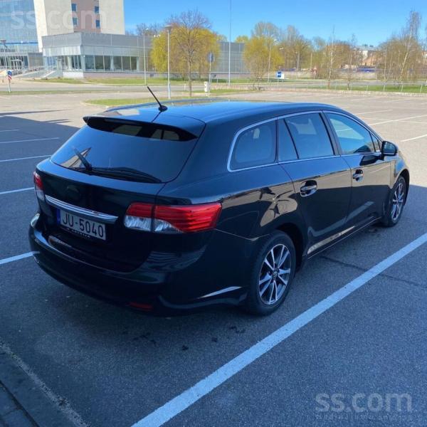 Melns Toyota Avensis 2014 Rīga, ar dzinēja tilpumu 2.00 L un nobraukumu 322 tūkst. km par 4755 €, foto 3 vietnē AUTOMOTO.COM.LV