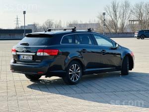 Melns Toyota Avensis 2014 Rīga, ar dzinēja tilpumu 2.20 L un nobraukumu 336 tūkst. km par 4890 €, foto  vietnē AUTOMOTO.COM.LV