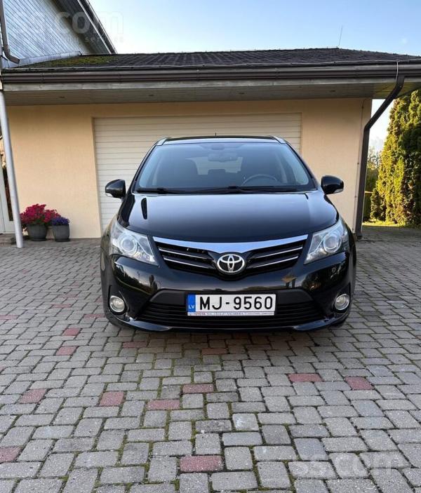 Тойота Авенсис 2014 в Валмиера на AUTOMOTO.COM.LV Черный Тойота Авенсис 2014 в Валмиера, объемом двигателя 2.20 л и пробегом 236 тыс. км за 7550 €, фото 1 на AUTOMOTO.COM.LV