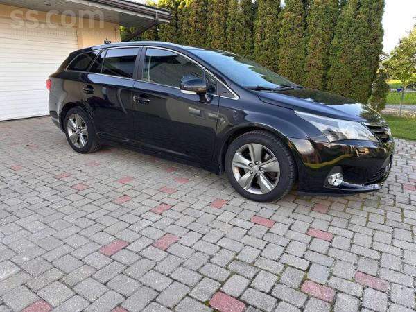 Тойота Авенсис 2014 в Валмиера на AUTOMOTO.COM.LV Черный Тойота Авенсис 2014 в Валмиера, объемом двигателя 2.20 л и пробегом 236 тыс. км за 7550 €, фото 3 на AUTOMOTO.COM.LV