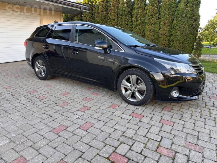 Black Toyota Avensis 2014 in Valmiera, with an engine capacity of 2.20 L and mileage of 236 thousand km for 7550 €, photo 3 on AUTOMOTO.COM.LV
