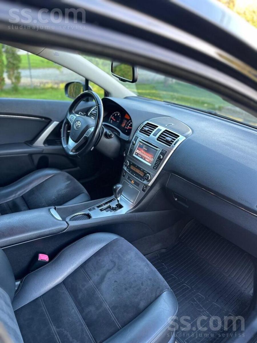 Black Toyota Avensis 2014 in Valmiera, with an engine capacity of 2.20 L and mileage of 236 thousand km for 7550 €, photo 8 on AUTOMOTO.COM.LV