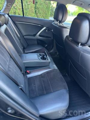 Black Toyota Avensis 2014 in Valmiera, with an engine capacity of 2.20 L and mileage of 236 thousand km for 7550 €, photo 9 on AUTOMOTO.COM.LV