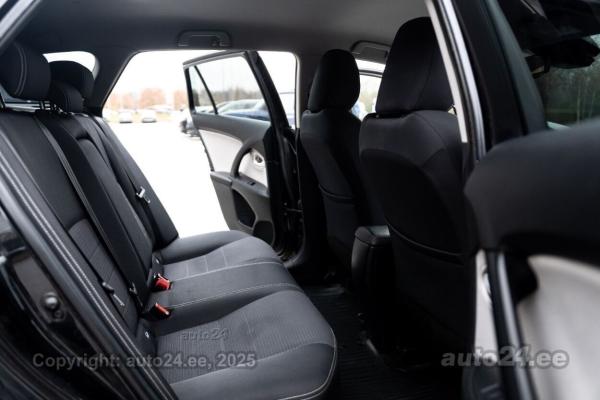 Melns Toyota Avensis 2015 Tallina, ar dzinēja tilpumu 1.80 L un nobraukumu 156 tūkst. km par 10990 €, foto 11 vietnē AUTOMOTO.COM.LV