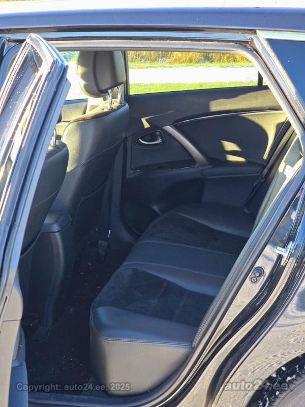 Black Toyota Avensis 2015 in Tallinn, with an engine capacity of 1.80 L and mileage of 131 thousand km for 8500 €, photo 11 on AUTOMOTO.COM.LV