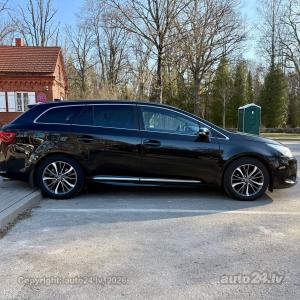 Black Toyota Avensis 2015 in Riga, with an engine capacity of 2.00 L and mileage of 295 thousand km for 9500 €, photo 5 on AUTOMOTO.COM.LV