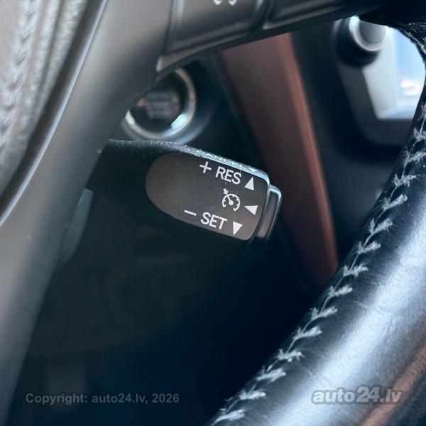 Black Toyota Avensis 2015 in Riga, with an engine capacity of 2.00 L and mileage of 295 thousand km for 9500 €, photo 9 on AUTOMOTO.COM.LV