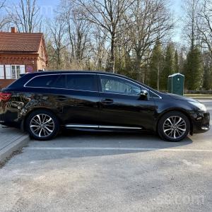 Черный Тойота Авенсис 2015 в Валмиера, объемом двигателя 2.00 л и пробегом 299 тыс. км за 7500 €, фото  на AUTOMOTO.COM.LV