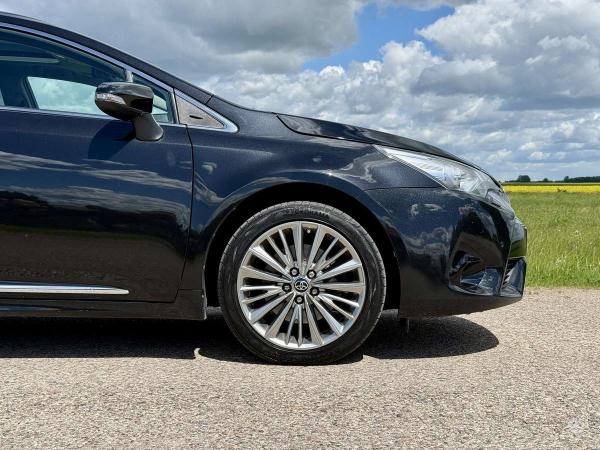 Black Toyota Avensis 2015 in Vilkaviskis, with an engine capacity of 2.00 L and mileage of 232 thousand km for 7800 €, photo 8 on AUTOMOTO.COM.LV