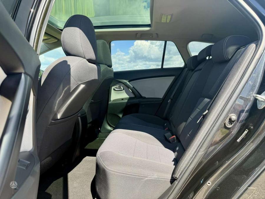 Black Toyota Avensis 2015 in Siauliai, with an engine capacity of 2.00 L and mileage of 233 thousand km for 8000 €, photo 21 on AUTOMOTO.COM.LV