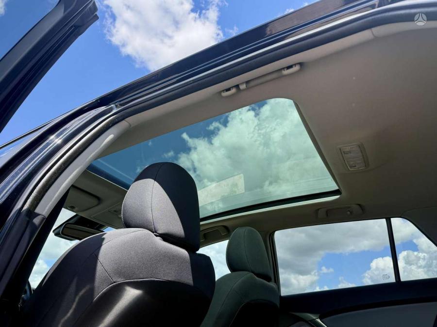 Black Toyota Avensis 2015 in Siauliai, with an engine capacity of 2.00 L and mileage of 233 thousand km for 8000 €, photo 22 on AUTOMOTO.COM.LV