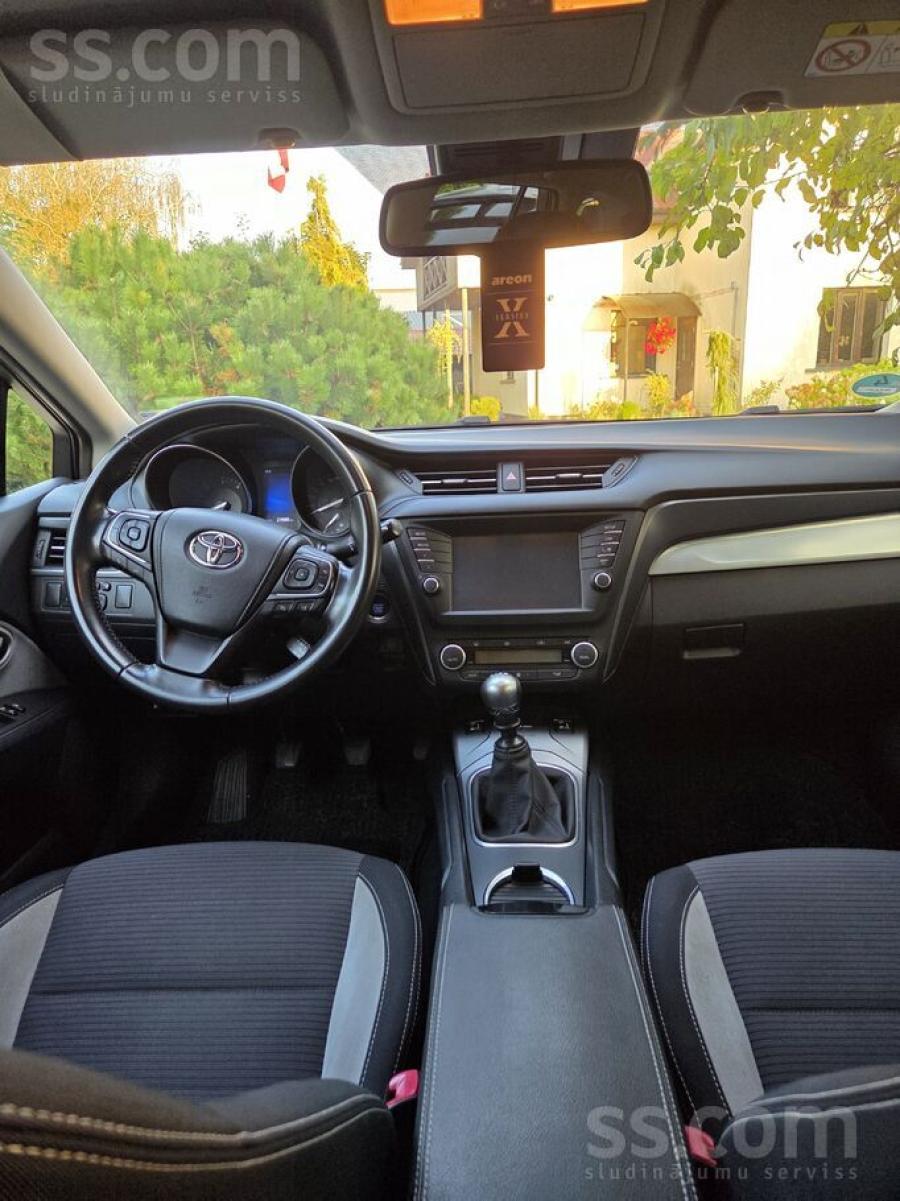 Black Toyota Avensis 2015 in Jelgava, with an engine capacity of 2.00 L and mileage of 225 thousand km for 8200 €, photo 8 on AUTOMOTO.COM.LV