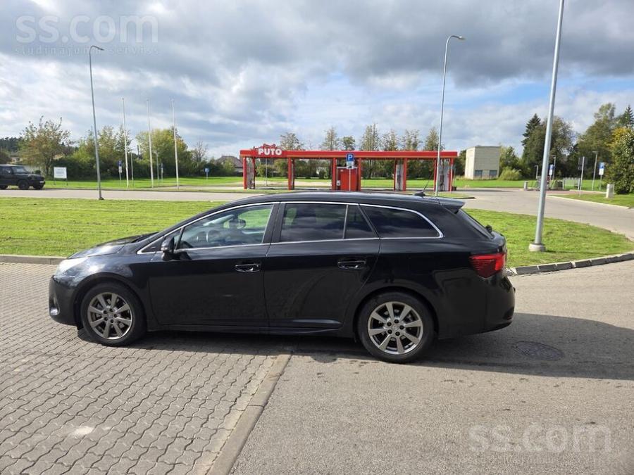Black Toyota Avensis 2015 in Jelgava, with an engine capacity of 2.00 L and mileage of 225 thousand km for 8200 €, photo 3 on AUTOMOTO.COM.LV