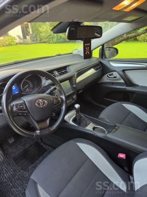 Black Toyota Avensis 2015 in Jelgava, with an engine capacity of 2.00 L and mileage of 225 thousand km for 8200 €, photo 7 on AUTOMOTO.COM.LV