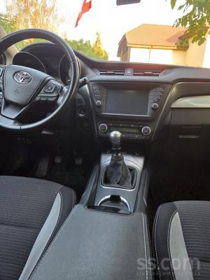 Black Toyota Avensis 2015 in Jelgava, with an engine capacity of 2.00 L and mileage of 225 thousand km for 8200 €, photo 9 on AUTOMOTO.COM.LV
