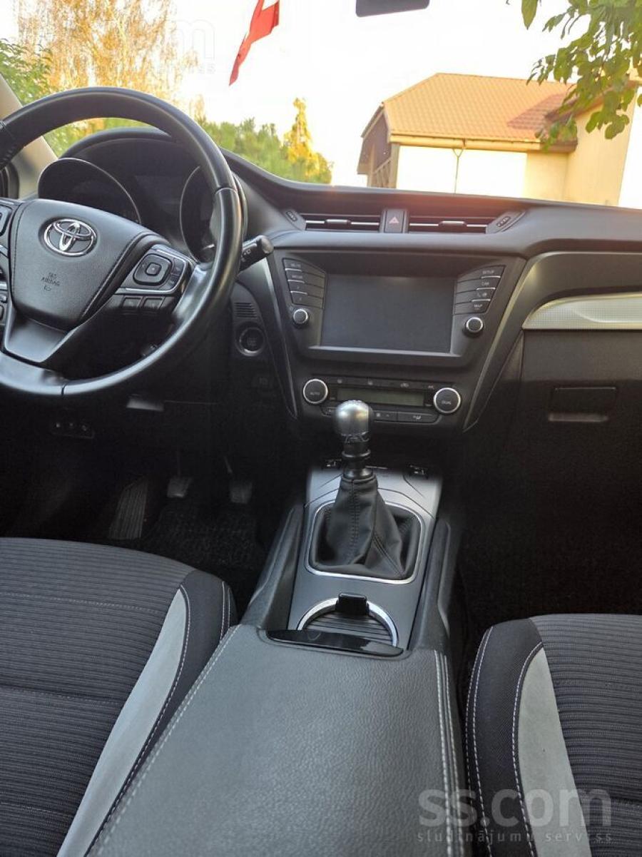 Black Toyota Avensis 2015 in Jelgava, with an engine capacity of 2.00 L and mileage of 225 thousand km for 8200 €, photo 9 on AUTOMOTO.COM.LV