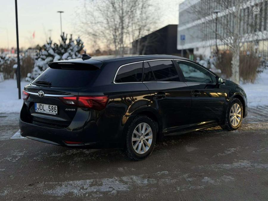 Black Toyota Avensis 2016 in Vilnius, with an engine capacity of 1.80 L and mileage of 180 thousand km for 9500 €, photo 2 on AUTOMOTO.COM.LV