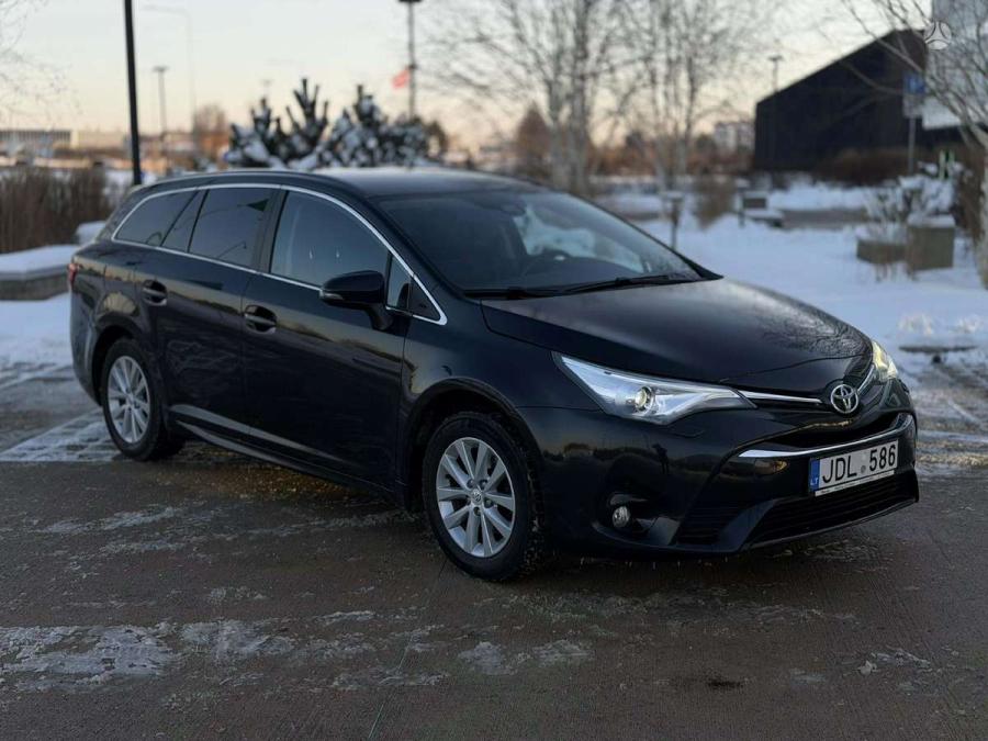 Black Toyota Avensis 2016 in Vilnius, with an engine capacity of 1.80 L and mileage of 180 thousand km for 9500 €, photo 4 on AUTOMOTO.COM.LV