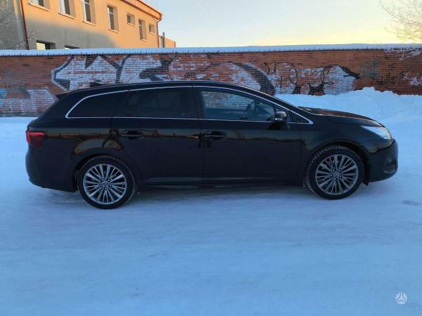 Black Toyota Avensis 2016 in Siauliai, with an engine capacity of 2.00 L and mileage of 233 thousand km for 9000 €, photo 8 on AUTOMOTO.COM.LV