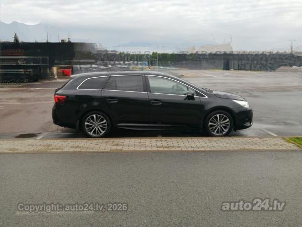 Black Toyota Avensis 2016 in Tallinn, with an engine capacity of 2.00 L and mileage of 200 thousand km for 12500 €, photo 3 on AUTOMOTO.COM.LV