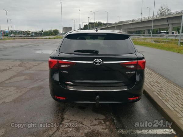 Black Toyota Avensis 2016 in Tallinn, with an engine capacity of 2.00 L and mileage of 200 thousand km for 12500 €, photo 4 on AUTOMOTO.COM.LV
