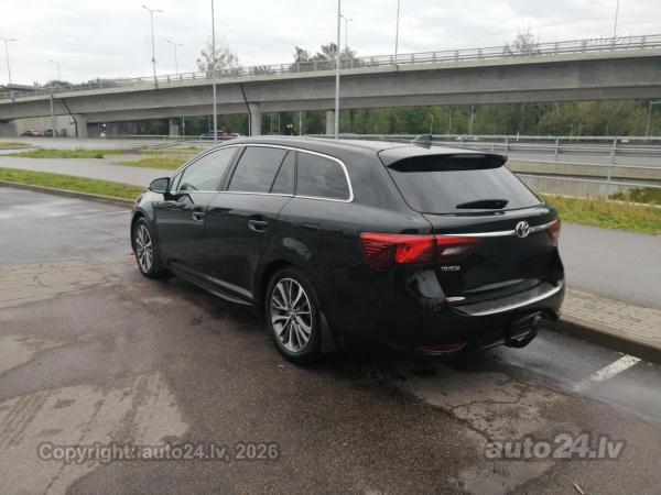Black Toyota Avensis 2016 in Tallinn, with an engine capacity of 2.00 L and mileage of 200 thousand km for 12500 €, photo 5 on AUTOMOTO.COM.LV