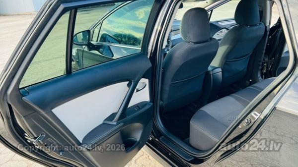 Black Toyota Avensis 2016 in Kohtla-Jarve, with an engine capacity of 2.00 L and mileage of 300 thousand km for 9500 €, photo 9 on AUTOMOTO.COM.LV