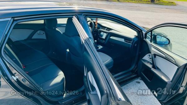 Black Toyota Avensis 2016 in Kohtla-Jarve, with an engine capacity of 2.00 L and mileage of 300 thousand km for 9500 €, photo 10 on AUTOMOTO.COM.LV