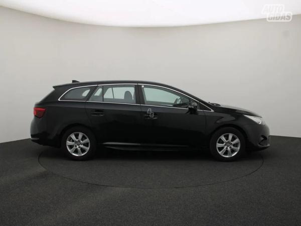 Black Toyota Avensis 2016 in Vilnius, with an engine capacity of 1.80 L and mileage of 166 thousand km for 10999 €, photo 9 on AUTOMOTO.COM.LV