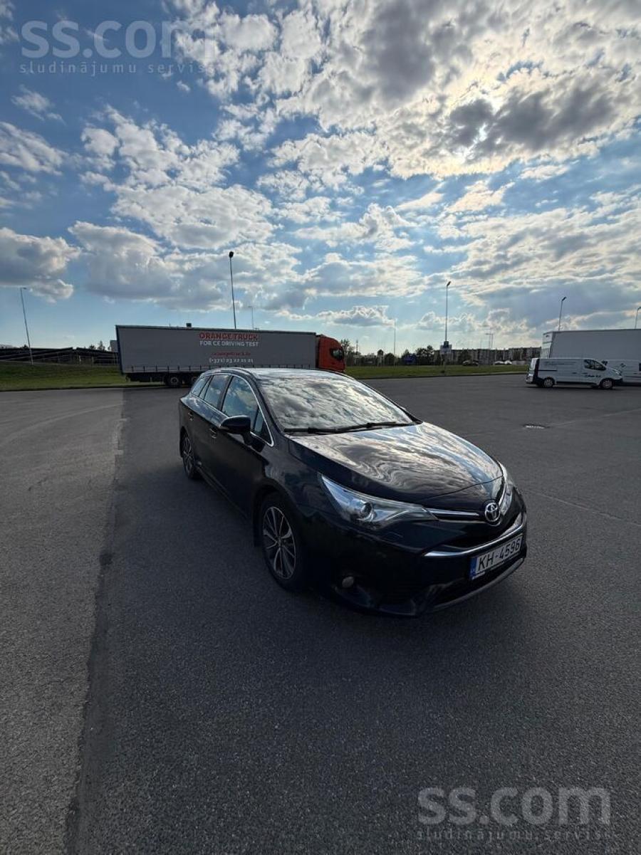 Black Toyota Avensis 2016 in Jelgava, with an engine capacity of 2.00 L and mileage of 201 thousand km for 8400 €, photo 3 on AUTOMOTO.COM.LV