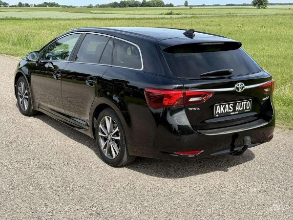 Black Toyota Avensis 2016 in Vilkaviskis, with an engine capacity of 1.80 L and mileage of 277 thousand km for 8900 €, photo 4 on AUTOMOTO.COM.LV