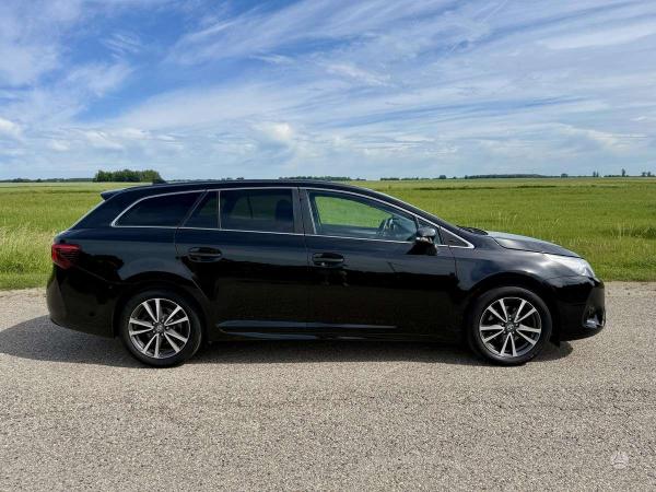 Black Toyota Avensis 2016 in Vilkaviskis, with an engine capacity of 1.80 L and mileage of 277 thousand km for 8900 €, photo 6 on AUTOMOTO.COM.LV