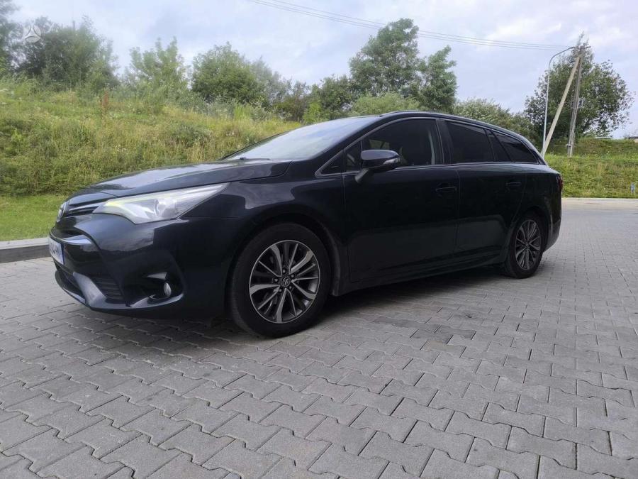 Black Toyota Avensis 2016 in Vilnius, with an engine capacity of 1.60 L and mileage of 245 thousand km for 7900 €, photo 4 on AUTOMOTO.COM.LV