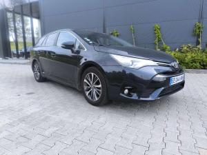 Black Toyota Avensis 2016 in Vilnius, with an engine capacity of 1.60 L and mileage of 245 thousand km for 7900 €, photo 5 on AUTOMOTO.COM.LV