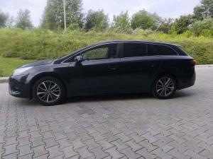 Black Toyota Avensis 2016 in Vilnius, with an engine capacity of 1.60 L and mileage of 245 thousand km for 7900 €, photo 8 on AUTOMOTO.COM.LV