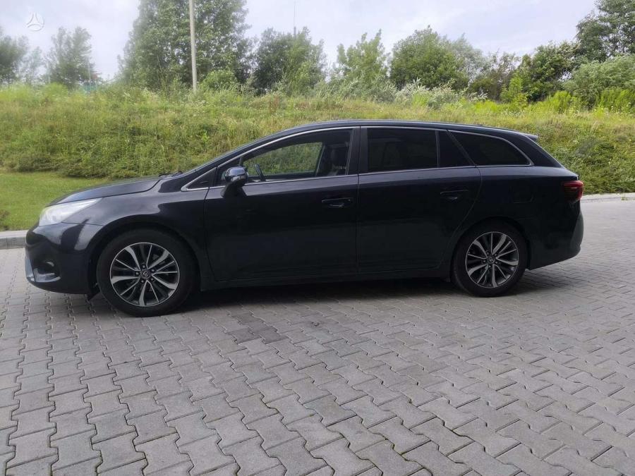 Black Toyota Avensis 2016 in Vilnius, with an engine capacity of 1.60 L and mileage of 245 thousand km for 7900 €, photo 8 on AUTOMOTO.COM.LV