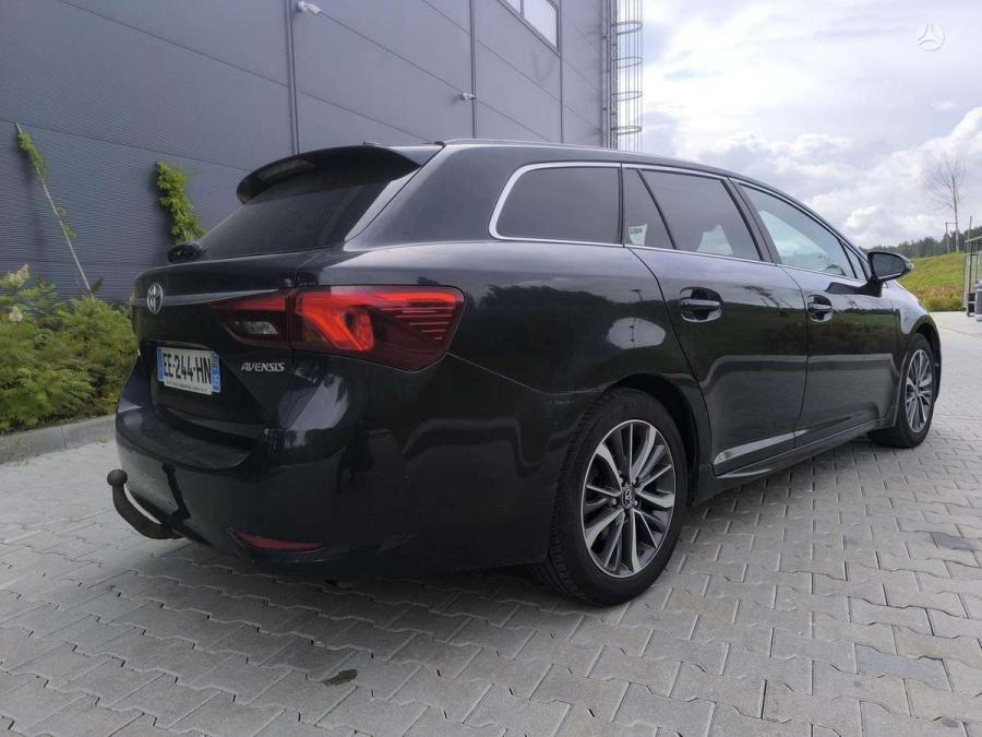 Black Toyota Avensis 2016 in Vilnius, with an engine capacity of 1.60 L and mileage of 245 thousand km for 7900 €, photo 9 on AUTOMOTO.COM.LV