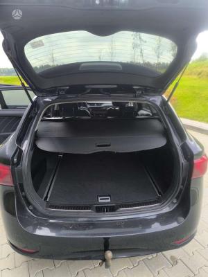 Black Toyota Avensis 2016 in Vilnius, with an engine capacity of 1.60 L and mileage of 245 thousand km for 7900 €, photo 10 on AUTOMOTO.COM.LV