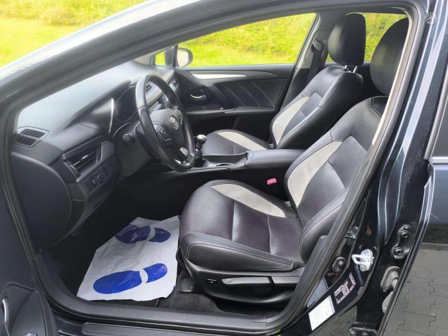 Black Toyota Avensis 2016 in Vilnius, with an engine capacity of 1.60 L and mileage of 245 thousand km for 7900 €, photo 11 on AUTOMOTO.COM.LV