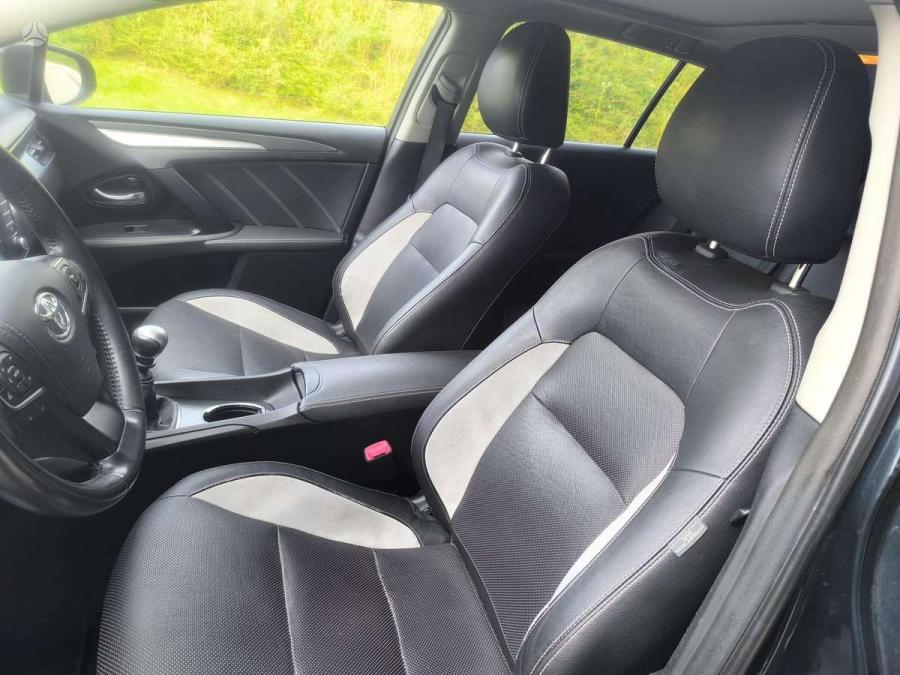 Black Toyota Avensis 2016 in Vilnius, with an engine capacity of 1.60 L and mileage of 245 thousand km for 7900 €, photo 14 on AUTOMOTO.COM.LV