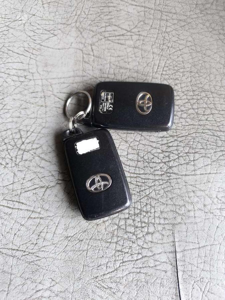 Black Toyota Avensis 2016 in Vilnius, with an engine capacity of 1.60 L and mileage of 245 thousand km for 7900 €, photo 16 on AUTOMOTO.COM.LV