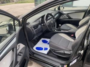 Black Toyota Avensis 2016 in Kretinga, with an engine capacity of 2.00 L and mileage of 298 thousand km for 6500 €, photo 8 on AUTOMOTO.COM.LV