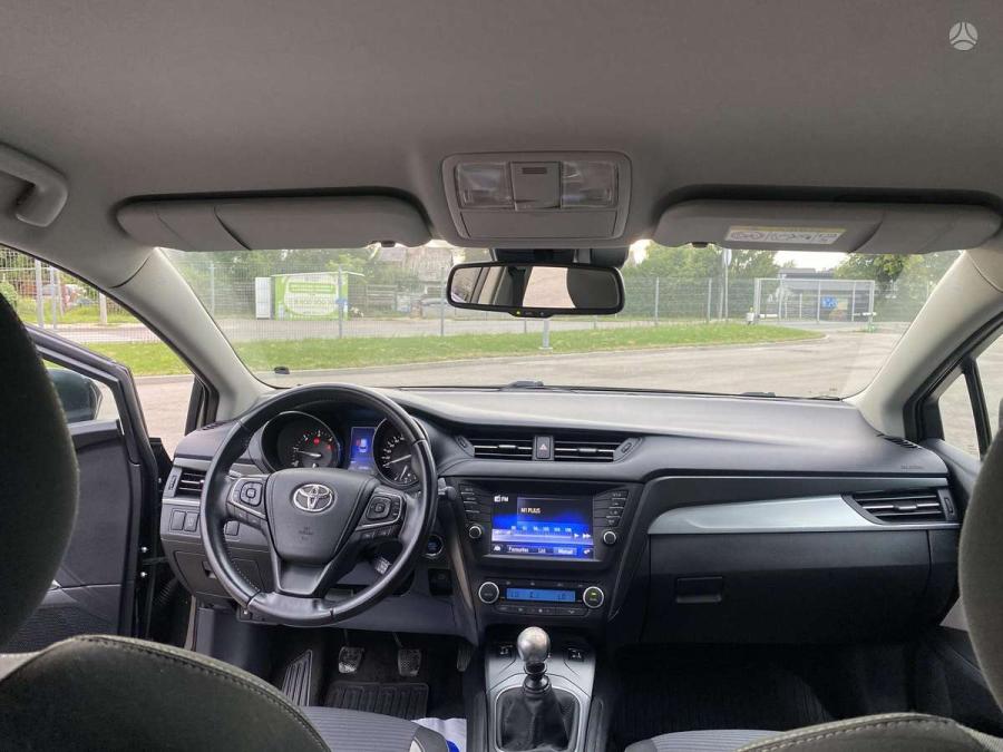 Black Toyota Avensis 2016 in Kretinga, with an engine capacity of 2.00 L and mileage of 298 thousand km for 6500 €, photo 11 on AUTOMOTO.COM.LV