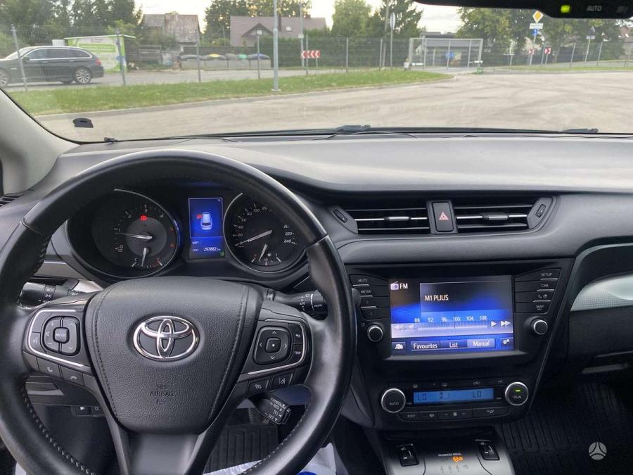 Black Toyota Avensis 2016 in Kretinga, with an engine capacity of 2.00 L and mileage of 298 thousand km for 6500 €, photo 12 on AUTOMOTO.COM.LV