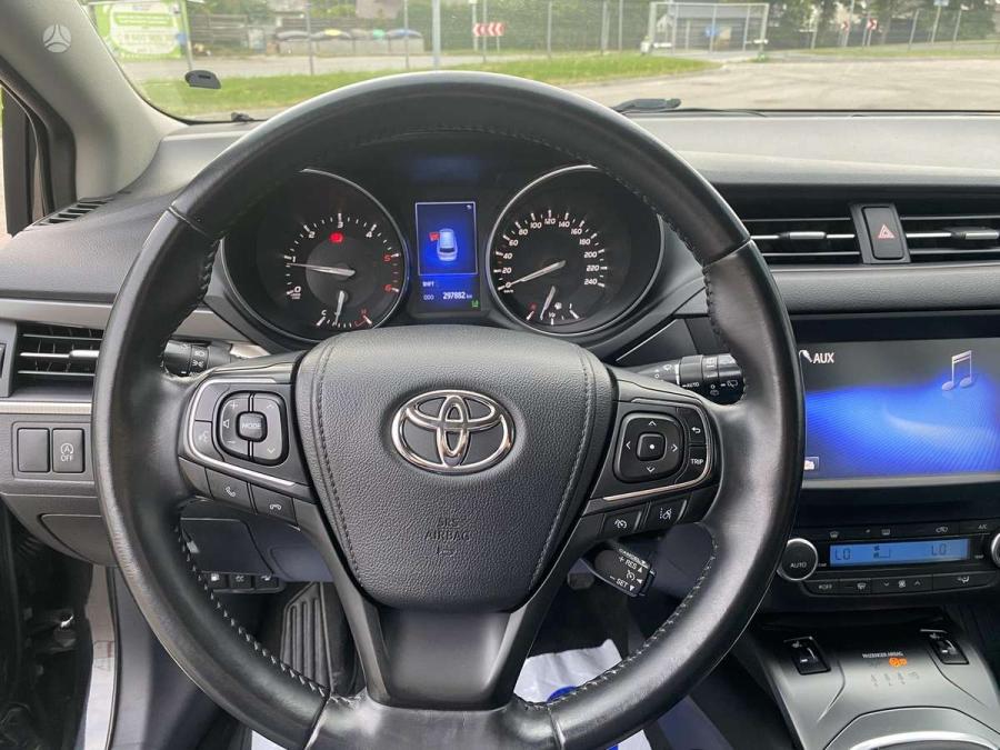 Black Toyota Avensis 2016 in Kretinga, with an engine capacity of 2.00 L and mileage of 298 thousand km for 6500 €, photo 14 on AUTOMOTO.COM.LV