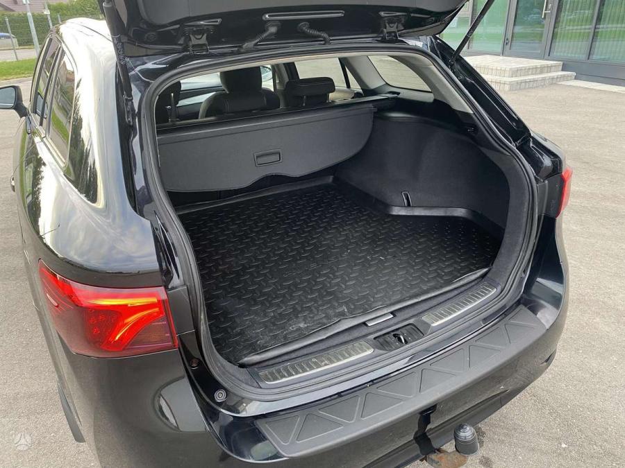 Black Toyota Avensis 2016 in Kretinga, with an engine capacity of 2.00 L and mileage of 298 thousand km for 6500 €, photo 18 on AUTOMOTO.COM.LV