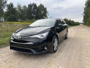Melns Toyota Avensis 2016 Viļņa, ar dzinēja tilpumu 2.00 L un nobraukumu 194 tūkst. km par 8500 €, foto  vietnē AUTOMOTO.COM.LV