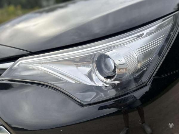 Black Toyota Avensis 2016 in Vilnius, with an engine capacity of 2.00 L and mileage of 194 thousand km for 8500 €, photo 7 on AUTOMOTO.COM.LV