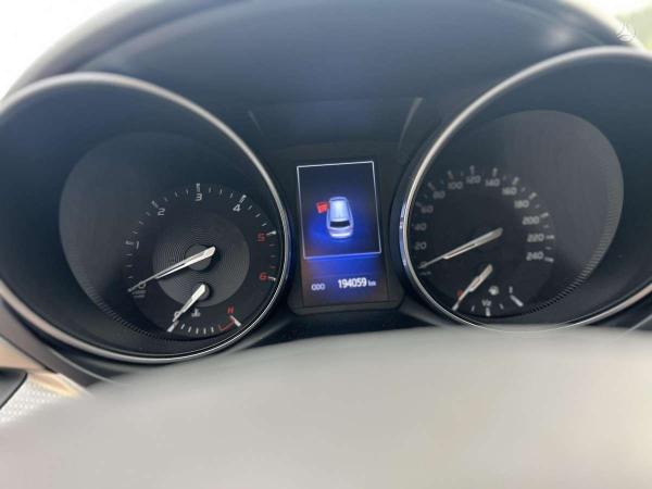 Black Toyota Avensis 2016 in Vilnius, with an engine capacity of 2.00 L and mileage of 194 thousand km for 8500 €, photo 10 on AUTOMOTO.COM.LV