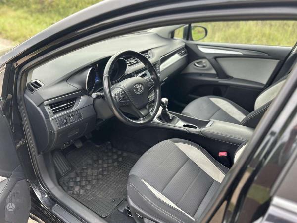 Black Toyota Avensis 2016 in Vilnius, with an engine capacity of 2.00 L and mileage of 194 thousand km for 8500 €, photo 11 on AUTOMOTO.COM.LV